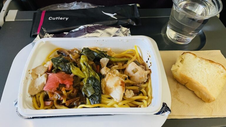 カンタス航空QF79便 搭乗記 メルボルン→成田 お菓子配りすぎ！なサービス | Yuccopooh.com