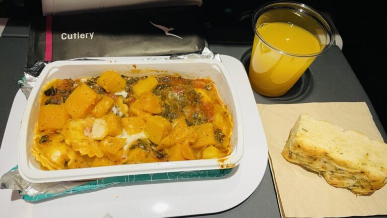 カンタス航空QF79便 搭乗記 メルボルン→成田 お菓子配りすぎ！なサービス | Yuccopooh.com